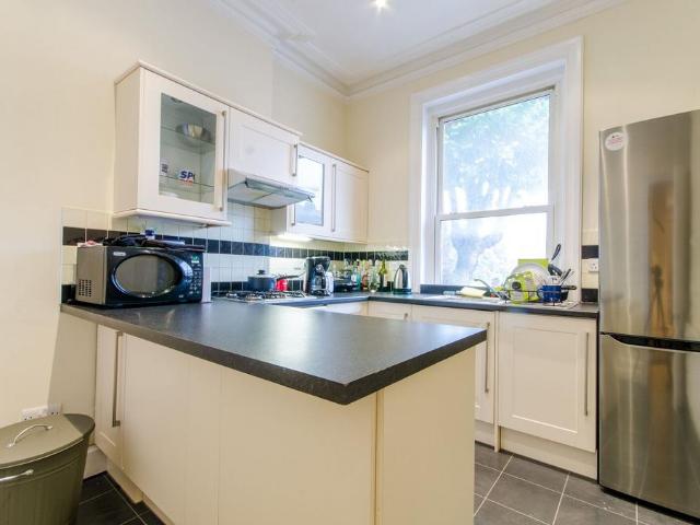 Finchley Road, Hampstead, London, NW3 4 bed flat to rent £4,850 pcm £1,119 pw