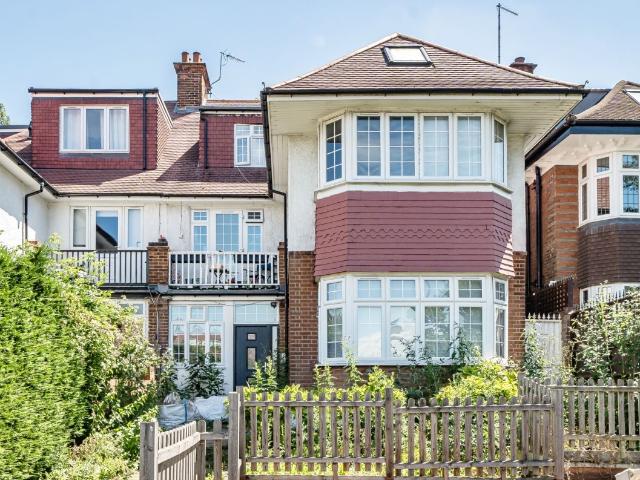 Finchley Road, London NW11, Studio to rent, £1,200 pcm | PrimeLocation