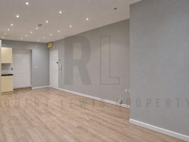 Finchley Road, London NW11, Studio to rent, £1,350 pcm | PrimeLocation