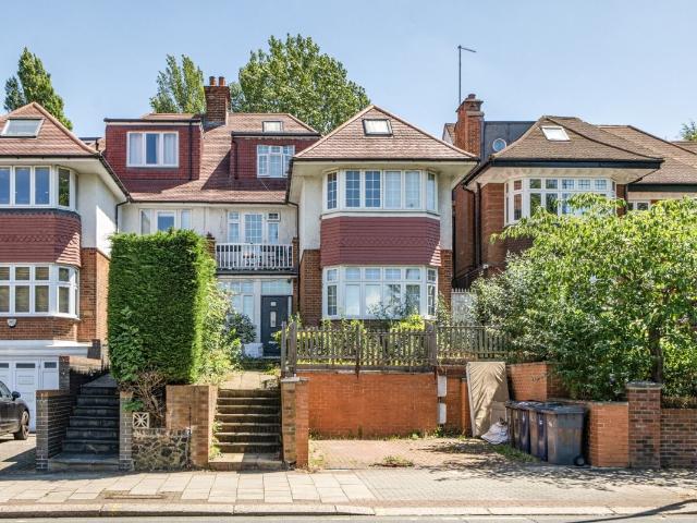 Finchley Road, London NW11, Studio to rent, £1,400 pcm | PrimeLocation