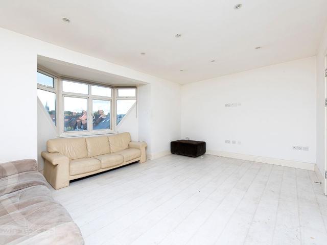 Finchley Road, London NW11, 1 bed flat to rent, £1,475 pcm | PrimeLocation
