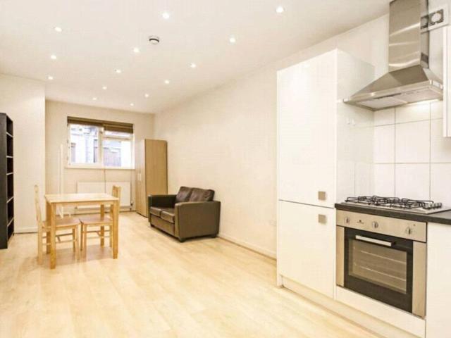 Finchley Road, London NW11, 1 bed flat to rent, £1,400 pcm | PrimeLocation