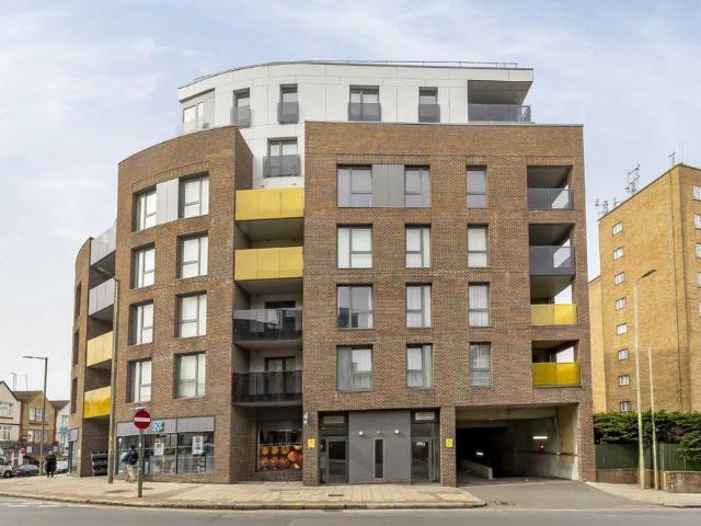 Finchley Road, London NW11 1 bed flat to rent £1,850 pcm £427 pw