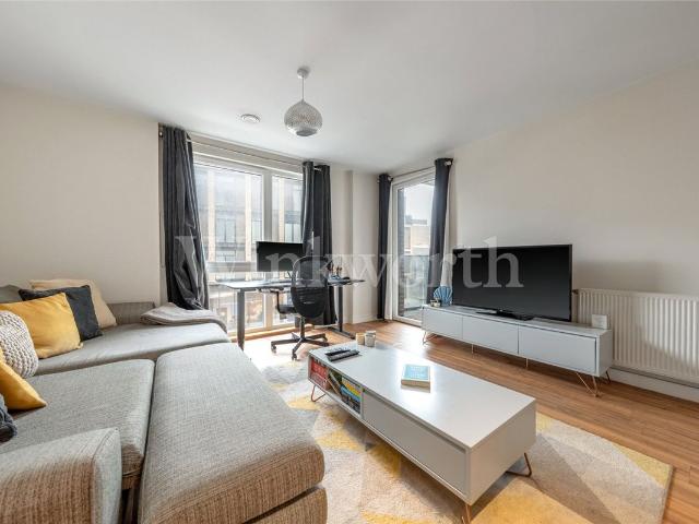 Finchley Road, London NW11, 1 bed flat to rent, £2,100 pcm | PrimeLocation
