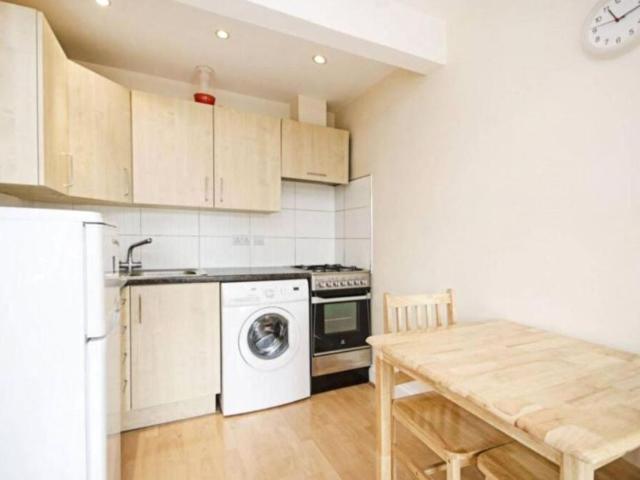 Finchley Road, London NW11, 2 bed flat to rent, £1,750 pcm | PrimeLocation