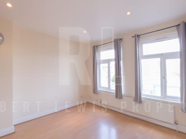 Finchley Road, London NW11, 2 bed flat to rent, £1,733 pcm | PrimeLocation
