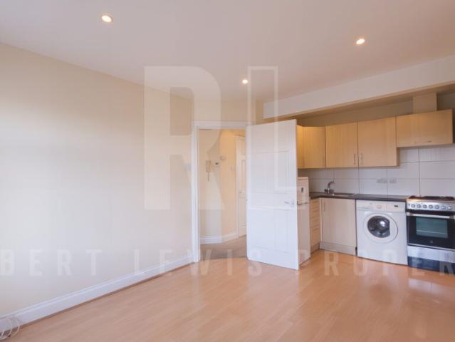 Finchley Road, London NW11, 2 bed flat to rent, £1,733 pcm | PrimeLocation