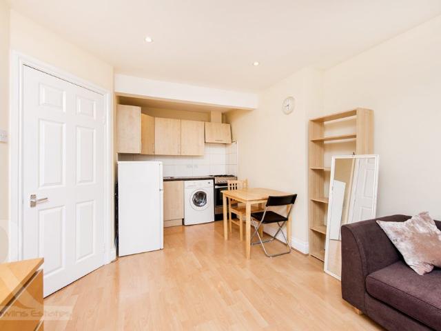 Finchley Road, London NW11, 2 bed flat to rent, £1,733 pcm | PrimeLocation