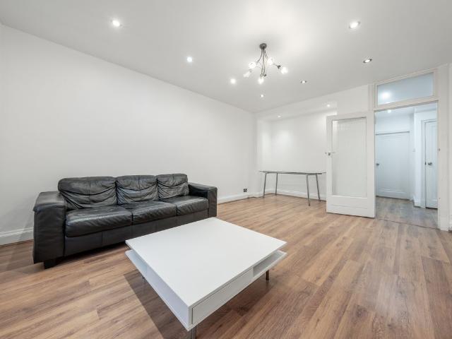 Finchley Road, London NW11, 2 bed flat to rent, £1,975 pcm | PrimeLocation