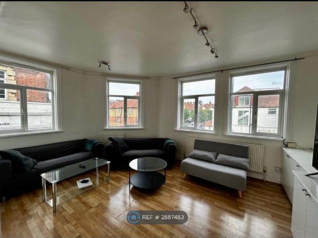 Finchley Road, London NW11, 3 bed flat to rent, £2,050 pcm | PrimeLocation