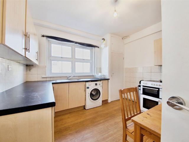 Finchley Road, London NW11, 3 bed flat to rent, £2,250 pcm | PrimeLocation