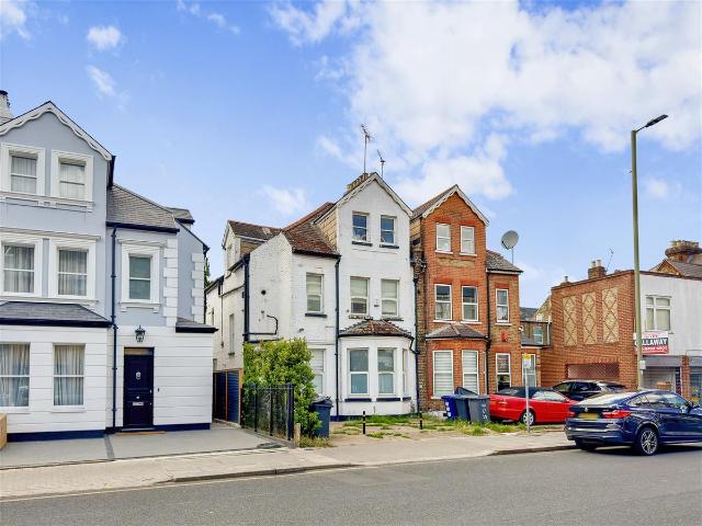 Finchley Road, London NW2, 3 bed flat to rent, £2,400 pcm | PrimeLocation