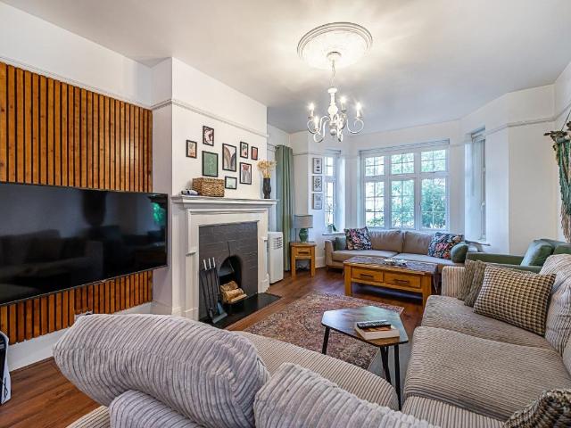 Finchley Road, London NW2, 2 bed flat to rent, £2,600 pcm | PrimeLocation