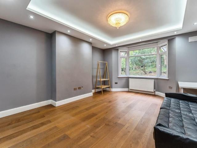 Finchley Road, London NW3, 3 bed flat to rent, £3,000 pcm | PrimeLocation