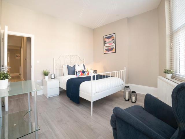 Finchley Road, London NW3 2 bed flat to rent £2,600 pcm £600 pw