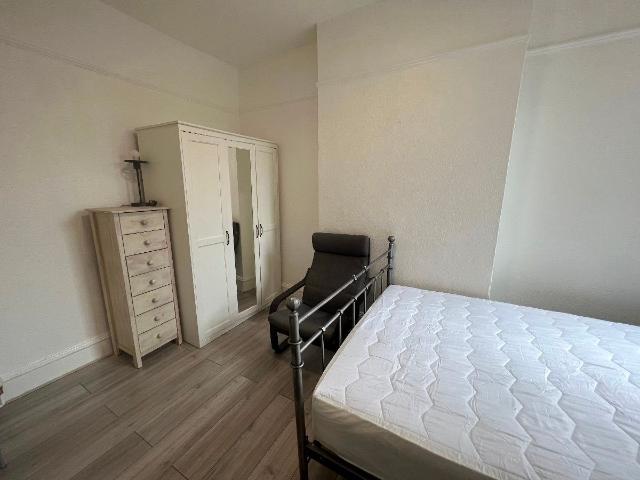 Finchley Road, London NW3, Studio to rent, £1,400 pcm | PrimeLocation