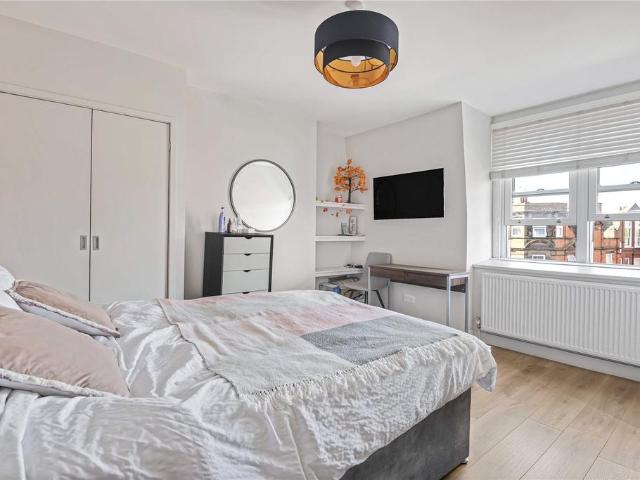 Finchley Road, London, NW3 Studio to rent £1,450 pcm £335 pw