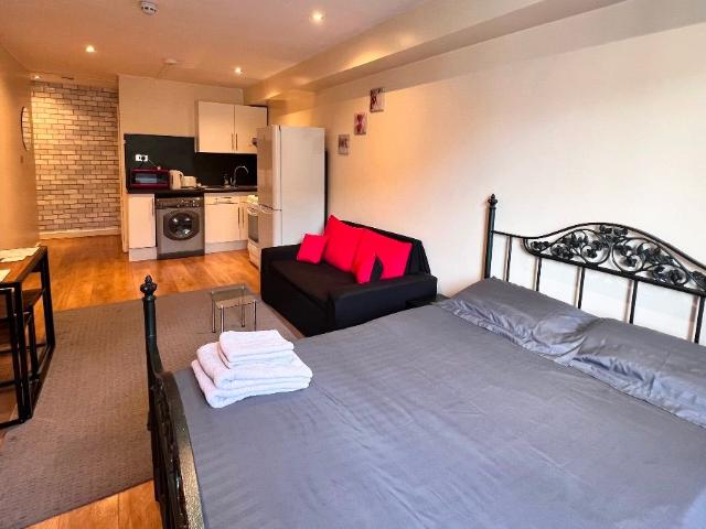 Finchley Road, London NW3, Studio to rent, £1,500 pcm | PrimeLocation