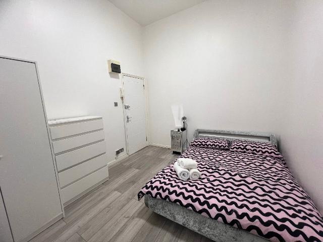 Finchley Road, London NW3, Studio to rent, £1,650 pcm | PrimeLocation