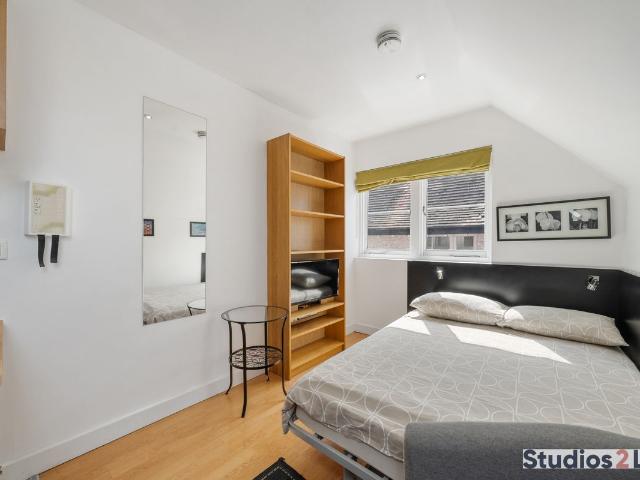 Finchley Road, London NW3, Studio to rent, £1,885 pcm | PrimeLocation