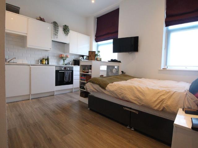 Finchley Road, London NW3, Studio to rent, £1,248 pcm | PrimeLocation