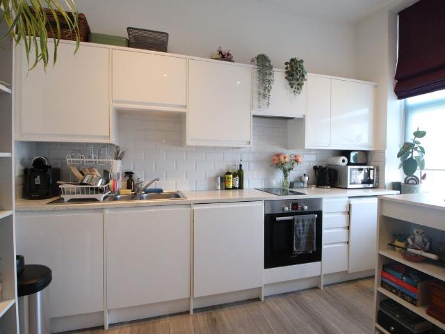 Finchley Road, London NW3, Studio to rent, £1,248 pcm | PrimeLocation