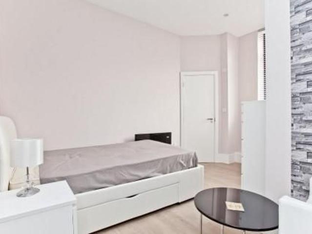 Finchley Road, London NW3, Studio to rent, £1,395 pcm | PrimeLocation