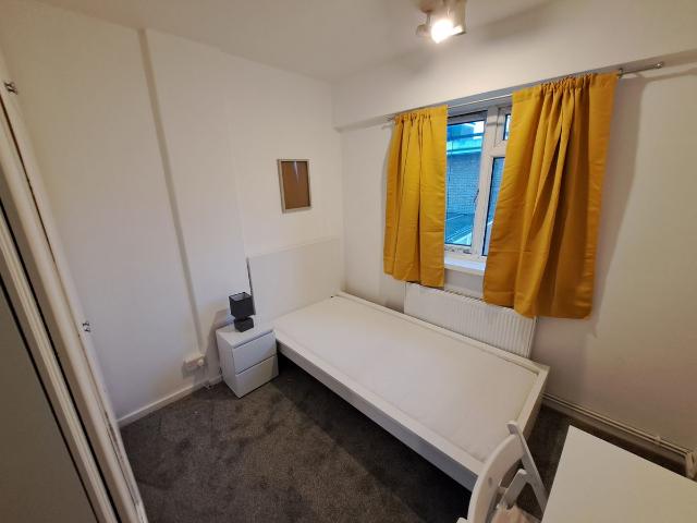 Finchley Road, London NW3, Room to rent, £760 pcm | PrimeLocation