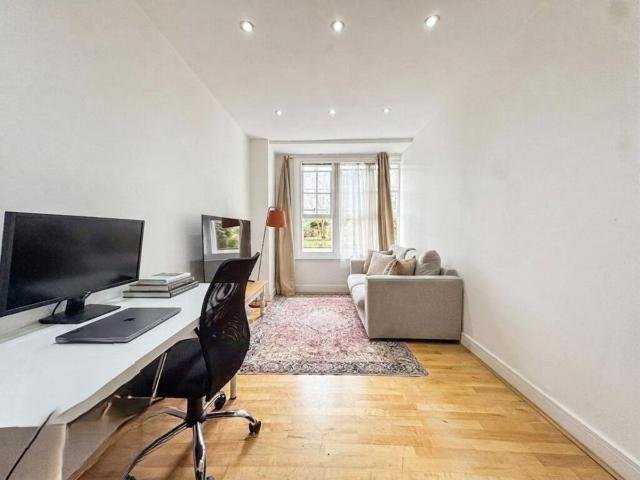 Finchley Road, London NW8, 1 bed flat to rent, £2,100 pcm | PrimeLocation