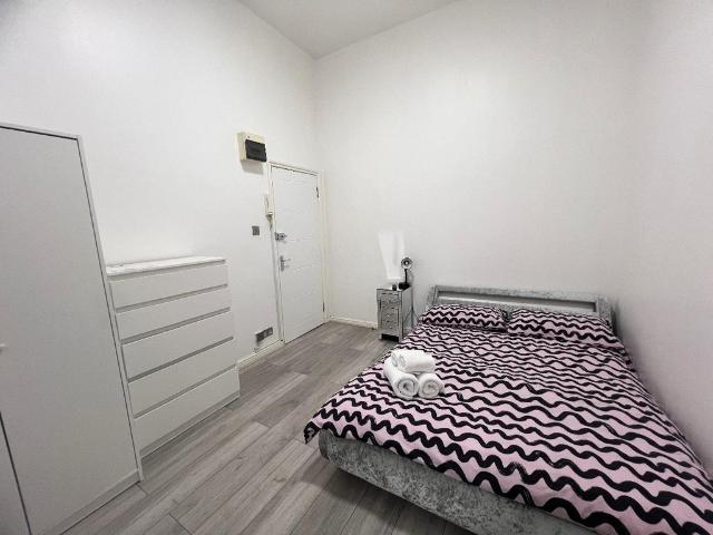 Finchley Road, London Studio to rent £1,650 pcm £381 pw