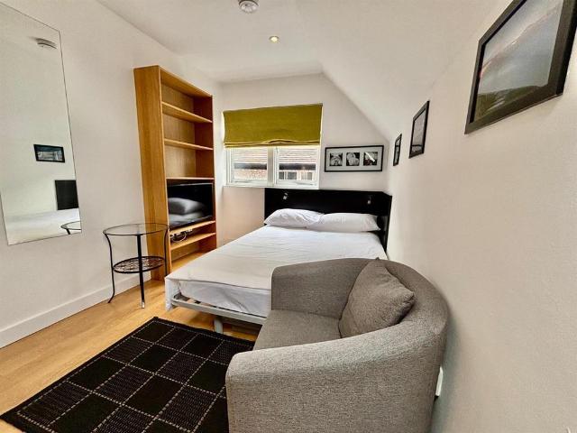 Finchley Road, London Studio to rent £1,885 pcm £435 pw