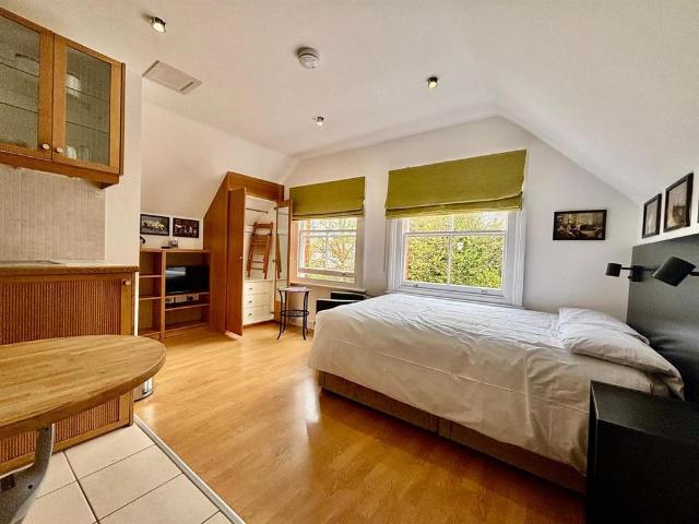 Finchley Road, London Studio to rent £1,885 pcm £435 pw