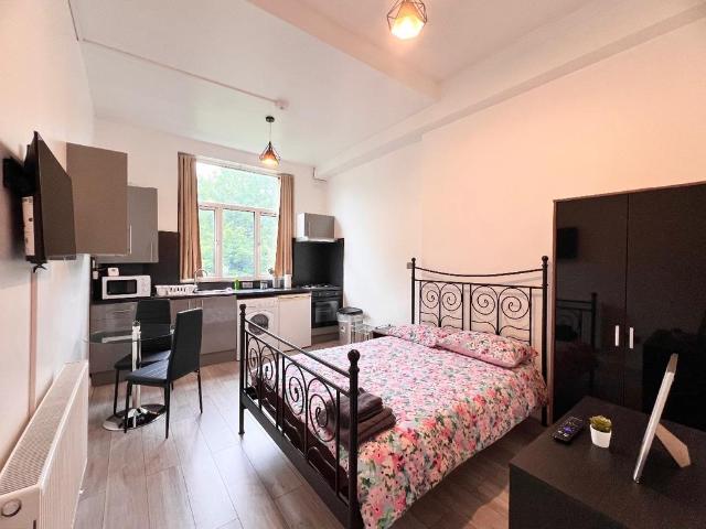 Finchley Road, London Studio to rent £2,167 pcm £500 pw