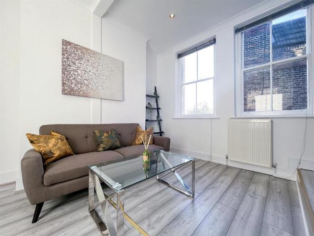 Finchley Road, Swiss Cottage, NW3 3 bed apartment to rent £3,467 pcm £800 pw