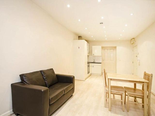 Finchley Road Temple Fortune NW11