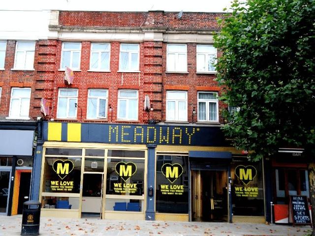 Finchley Road, Temple Fortune, NW11 2 bed flat to rent £1,750 pcm £404 pw