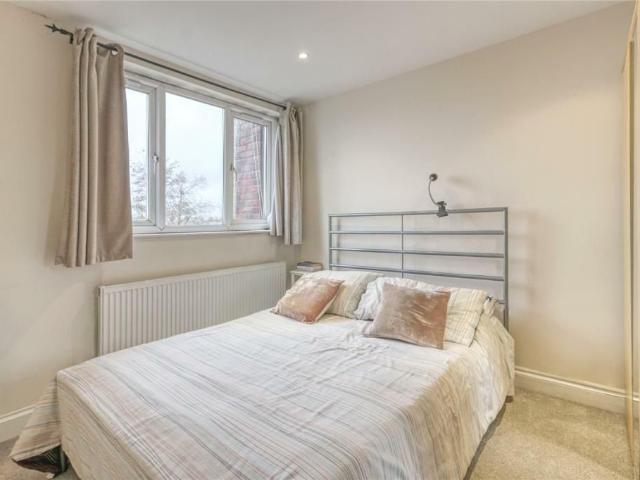 Finchley Road, Temple Fortune NW11, 2 bed flat to rent, £1,750 pcm | PrimeLocation