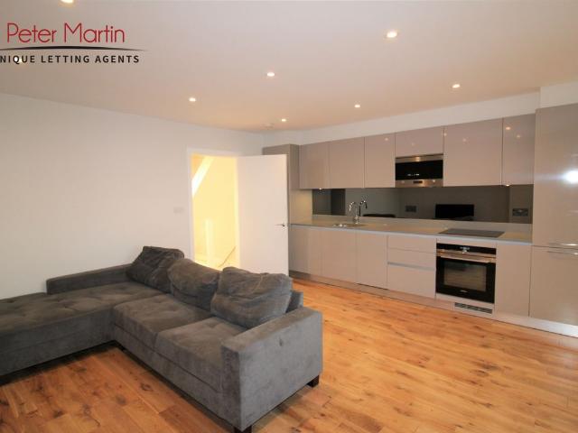Finchley Road, Temple Fortune NW11, 2 bed flat to rent, £2,195 pcm | PrimeLocation