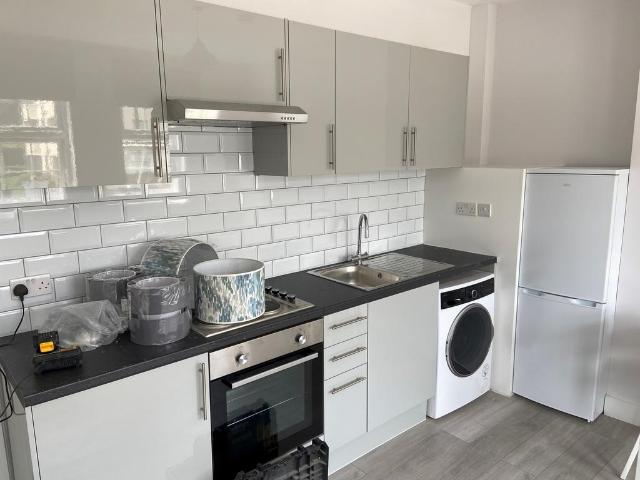 Finchley Road, Temple Fortune Golders. 1 bed flat to rent £1,473 pcm £340 pw