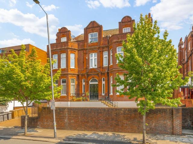 Finchley Road, West Hampstead NW3, 3 bed flat to rent, £4,500 pcm | PrimeLocation