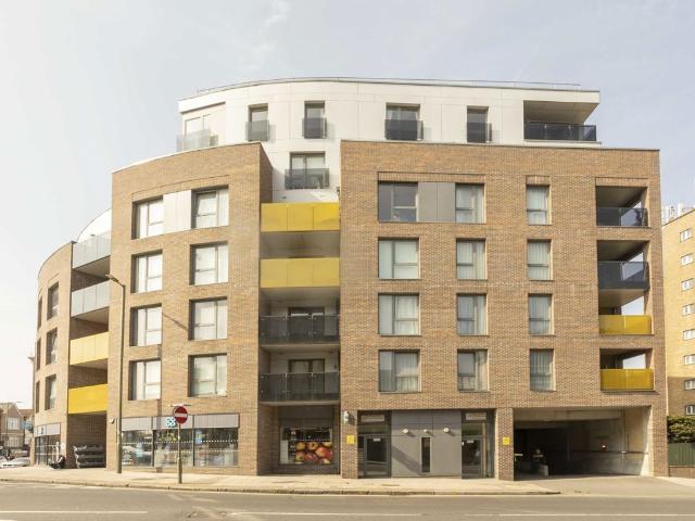Finchley Road, West Hampstead NW11, 2 bed flat to rent, £3,300 pcm | PrimeLocation
