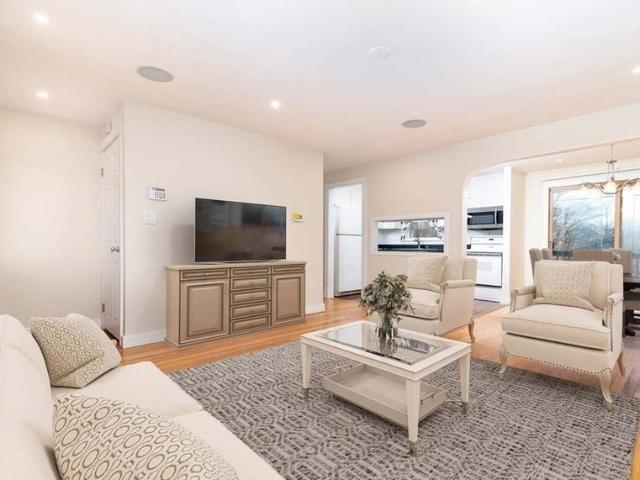 Find a roommate to share a Lake view house