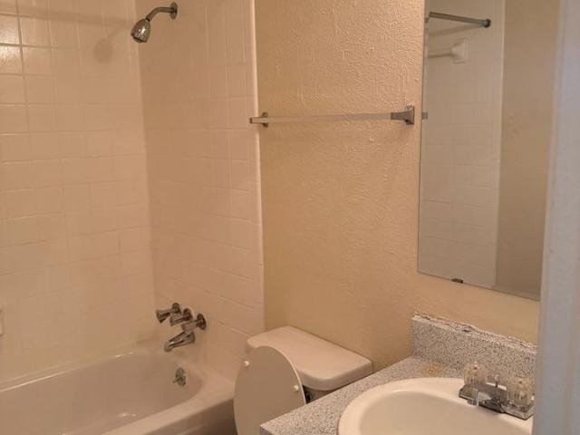 Find an Affordable Place to Call Home at Kings Square Apartments in Dallas, TX 2 Bedroom Apartment for Rent at 2625 E Illinois Ave, Dallas, TX 75216 Cedar Crest Country Club Estates