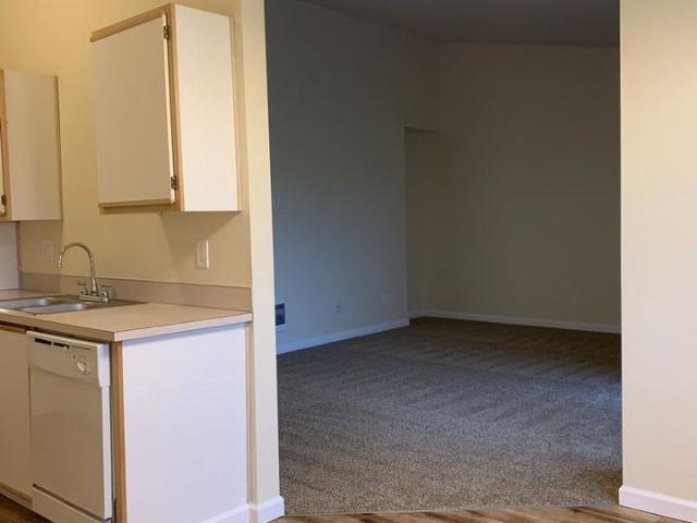 Find your Perfect Balance: Urban Convenience and Nature's Tranquility 2 Bedroom Apartment for Rent at 4665 Campbell Dr Se, Salem, OR 97317 Southeast Mill Creek