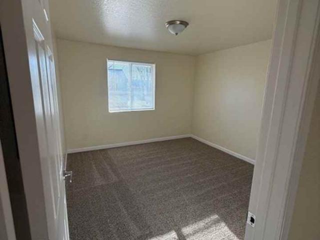 Find your Perfect Balance: Urban Convenience and Nature's Tranquility 3 Bedroom Apartment for Rent at 4665 Campbell Dr Se, Salem, OR 97317 Southeast Mill Creek