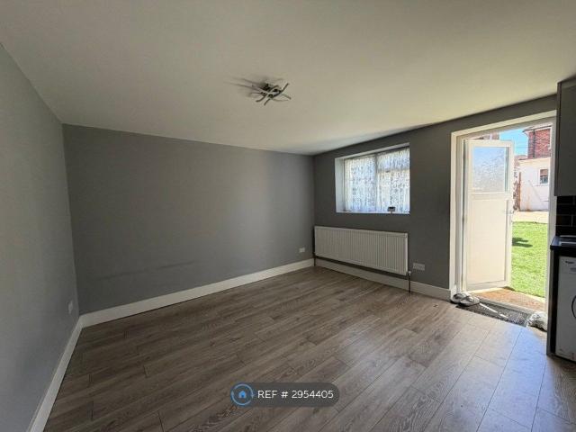 Findhorn Avenue, Hayes UB4, Studio to rent, £1,100 pcm | PrimeLocation