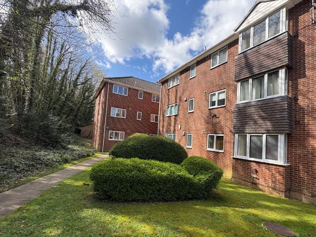 Findlay Close, Gillingham ME8, 2 bed flat to rent, £1,250 pcm | PrimeLocation