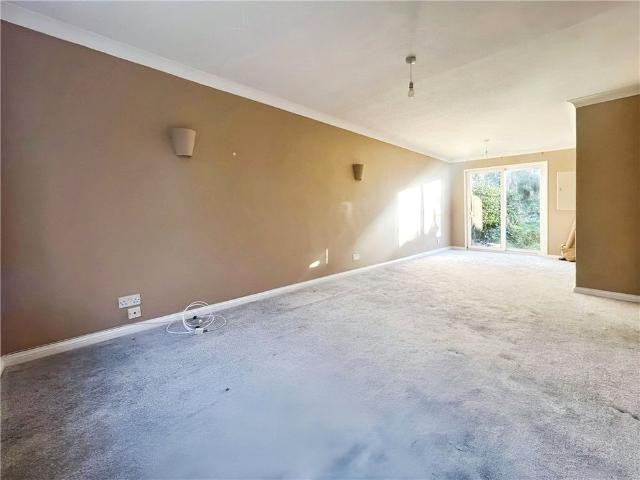 Findlay Drive, Guildford, Surrey, GU3 3HT