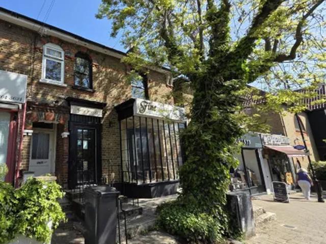 Fine Doors, Queen's Road, Buckhurst Hill, IG9 5BY, United Kingdom | 3 bed duplex for rent #167867959 | Rentberry