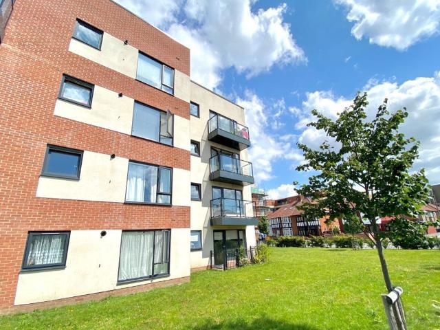 Finefield Walk, Slough SL1, 2 bed flat to rent, £1,450 pcm | PrimeLocation